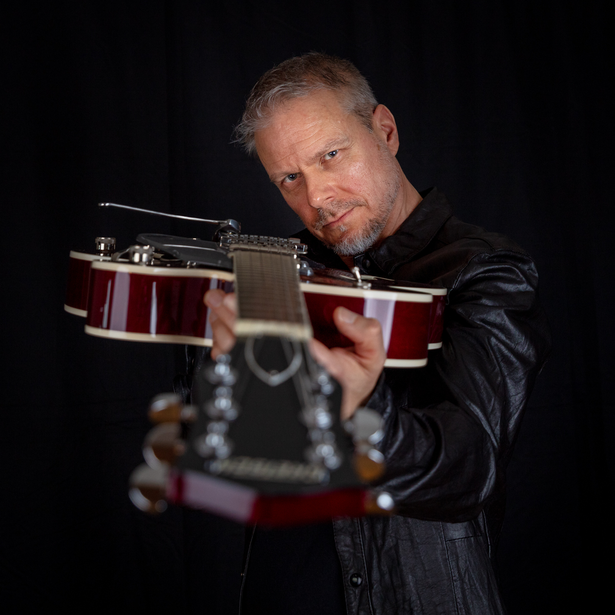 Phil Bradley – Guitarist and Vocalist