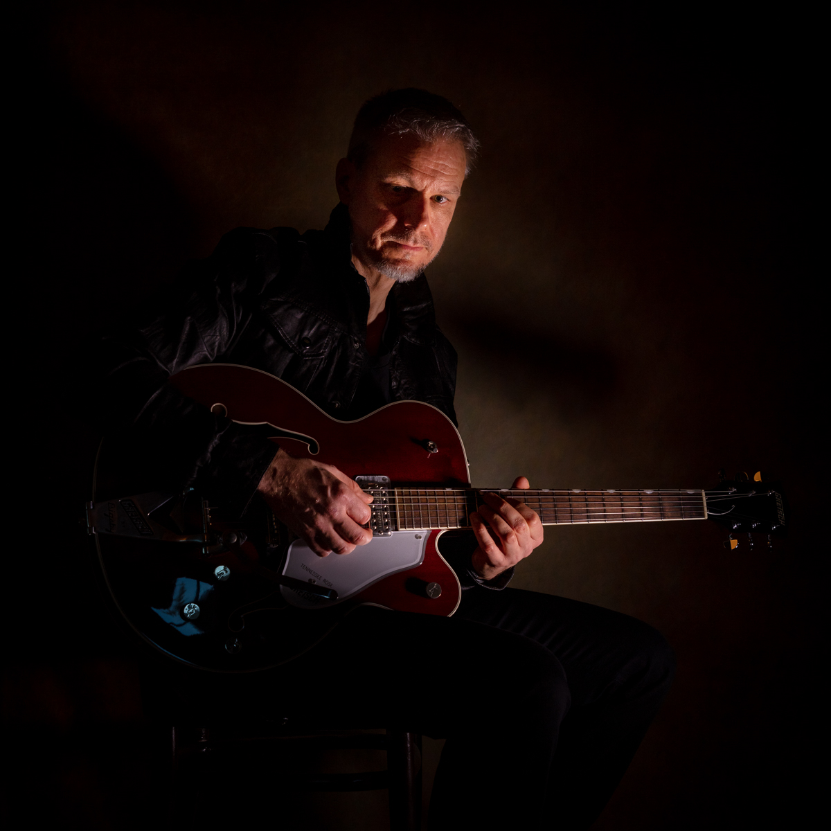 Phil Bradley – Guitarist and Vocalist