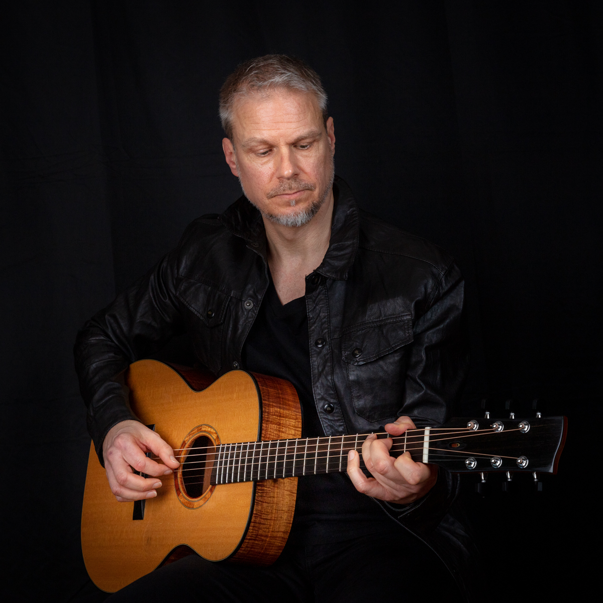 Phil Bradley – Guitarist and Vocalist